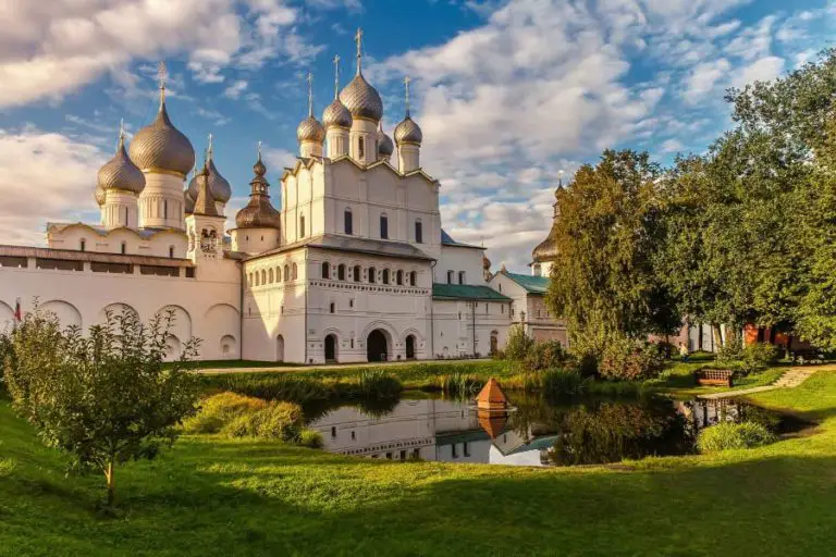 15 Amazing Reasons to Visit Moscow - Russia Travel Guides